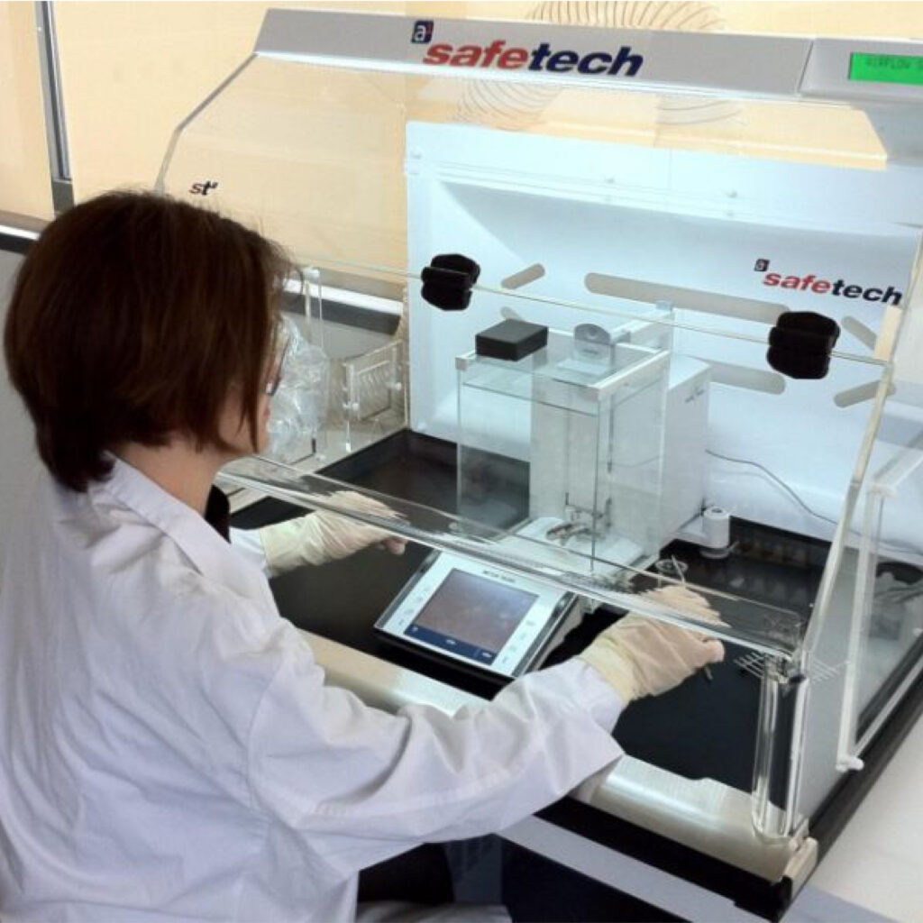 Safety weighing cabin for safe working | a1